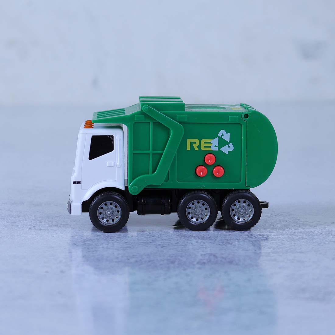 Maxx Action LS Recycle Truck - Cracker Barrel