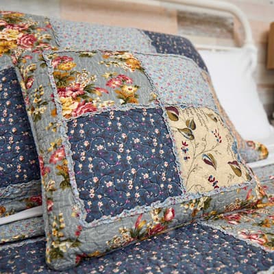 Quilts and Bedding - Cracker Barrel Old Country Store