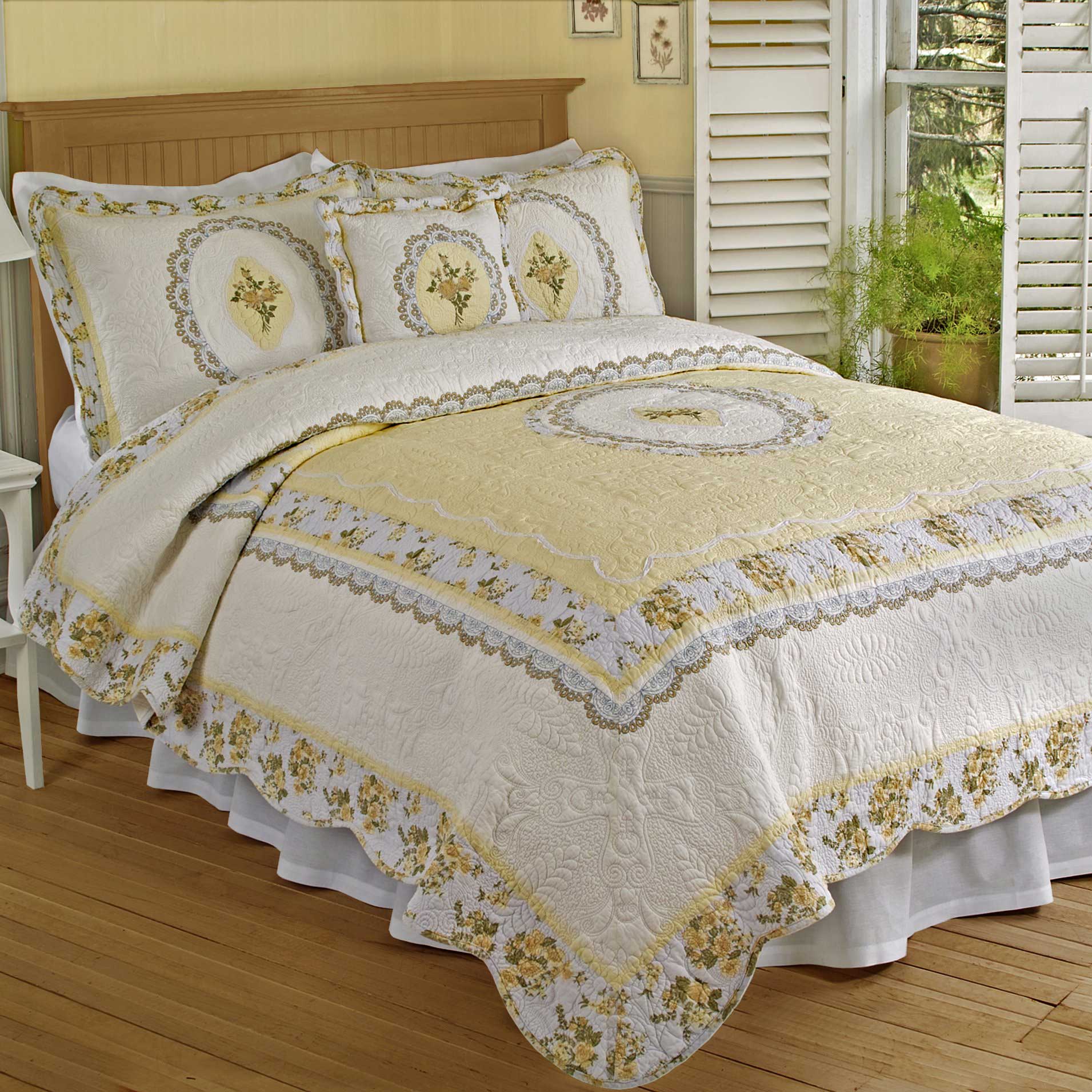 shop.crackerbarrel.com: Classic Cameo Quilt - King - Cracker Barrel