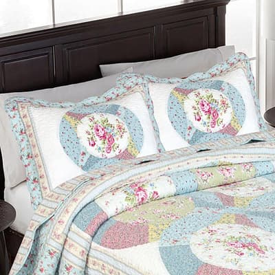 Quilts and Bedding - Cracker Barrel Old Country Store